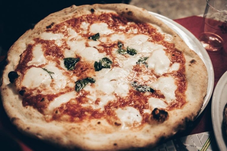 Where to Get the Best Pizza in Naples, Italy: 12 Tried and Tested ...