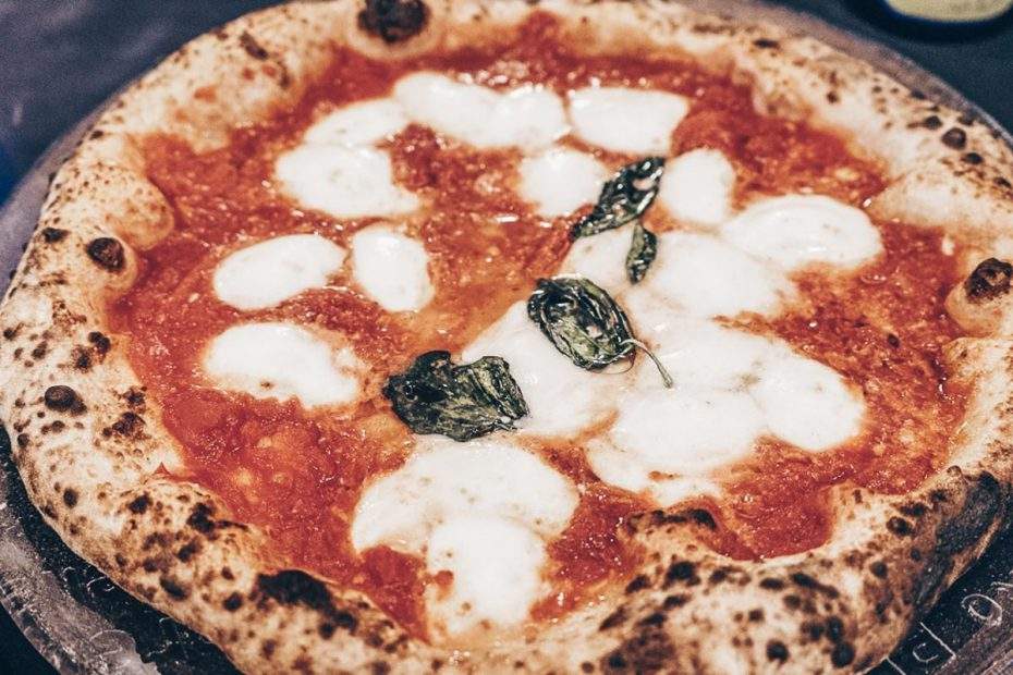 Where to Get the Best Pizza in Naples, Italy: 12 Tried and Tested ...