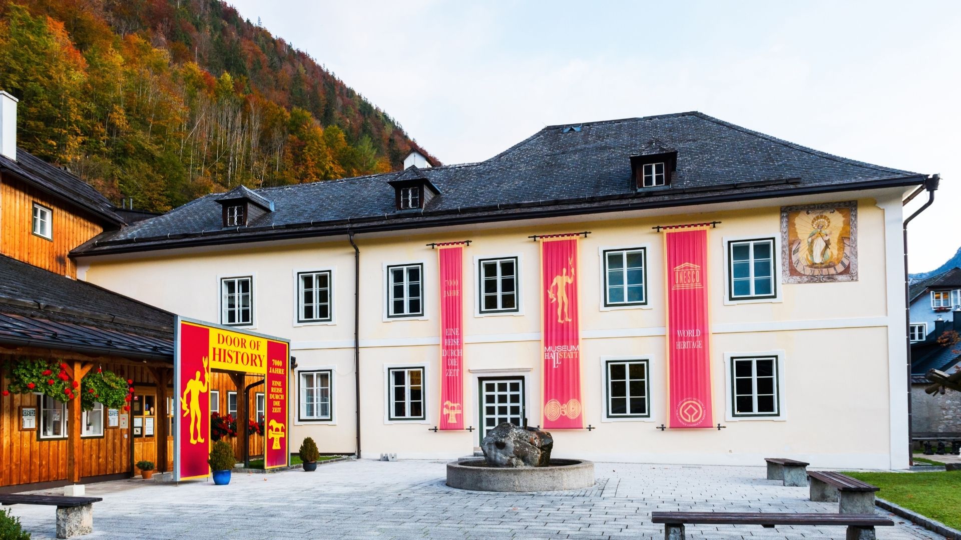 Hallstatt in Winter (2026): Conditions, Closures, Photo Ideas & Safety ...